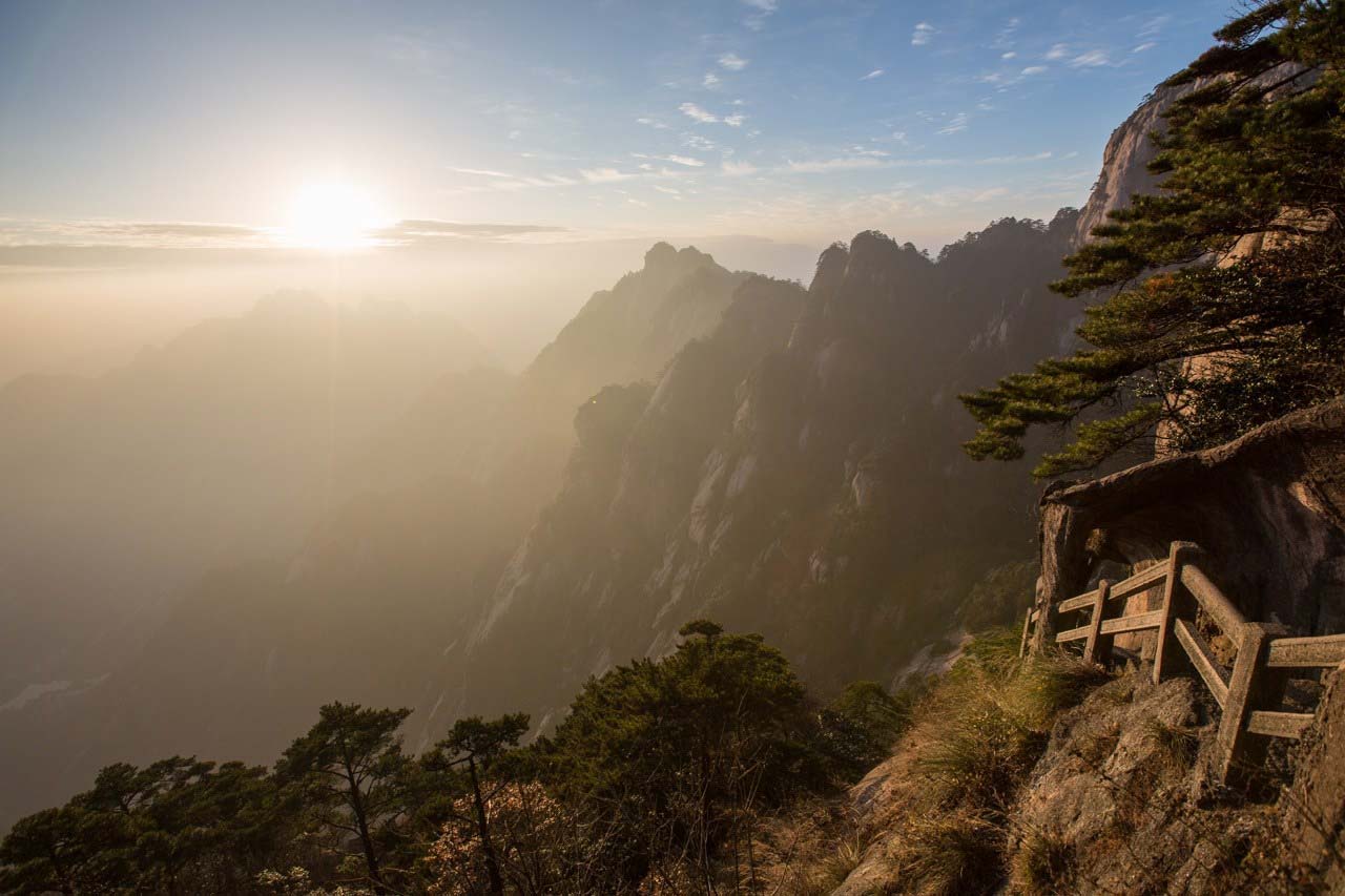 Climbing Huangshan (Yellow Mountains) - On Trails - Overland Travel and ...