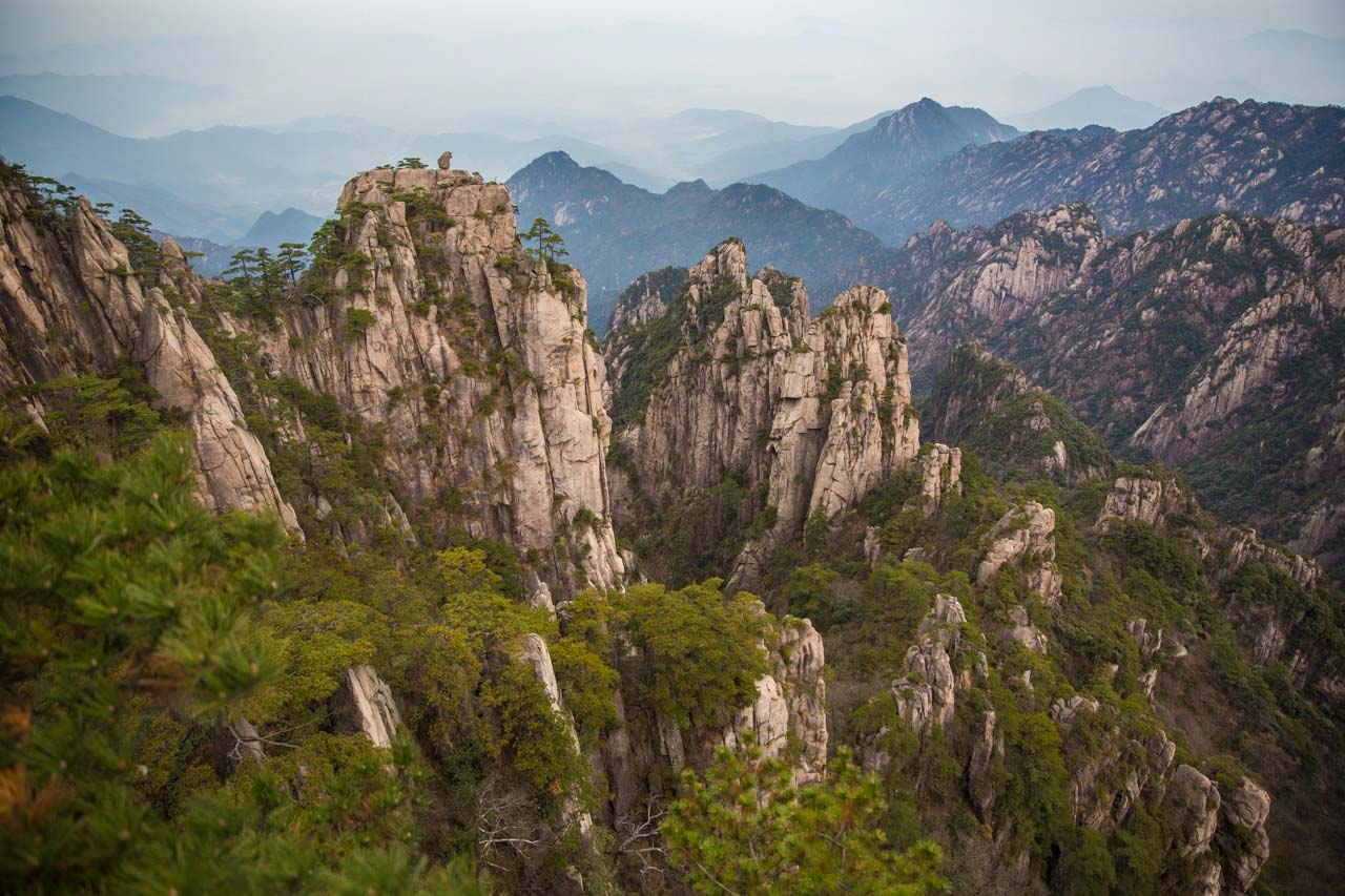 Climbing Huangshan (Yellow Mountains) - On Trails - Overland Travel and ...